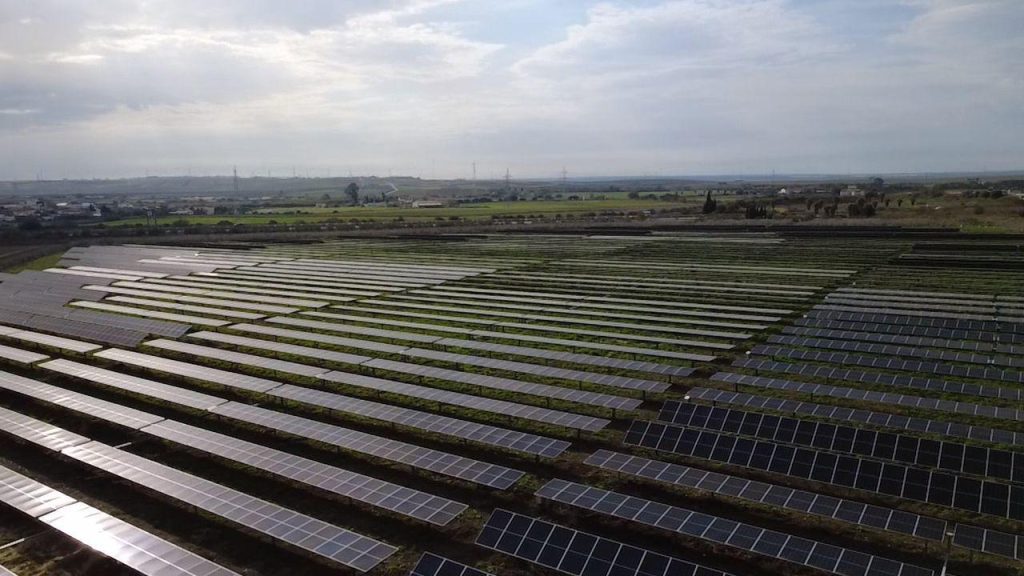 - Construccion y Mantenimiento de Plantas Fotovoltaicas