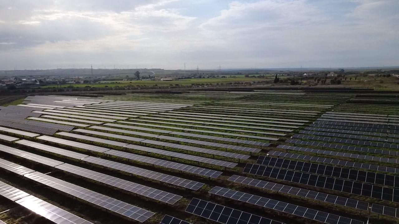 - Construccion y Mantenimiento de Plantas Fotovoltaicas